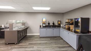 Café da manhã completo grátis todos os dias