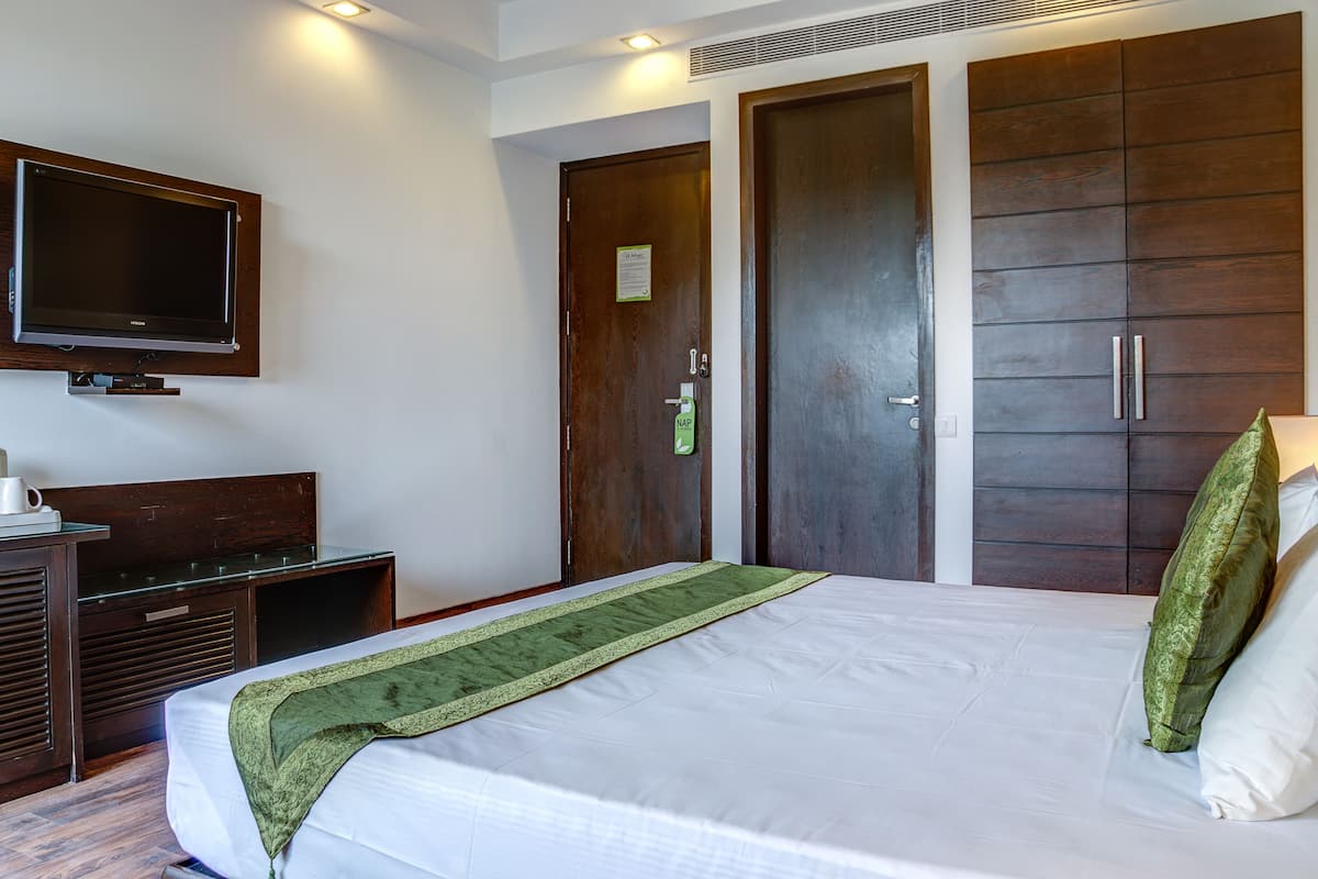Quarto Deluxe | Minibar, cofre no quarto, secretária, ferro/tábua de engomar