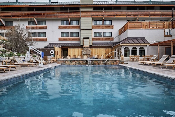 Piscina exterior, da(s) 8:00 à(s) 22:00, espreguiçadeiras