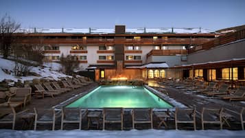 Piscina exterior, da(s) 8:00 à(s) 22:00, espreguiçadeiras