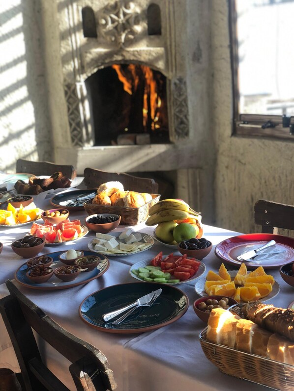 Café da manhã com buffet todos os dias mediante uma taxa