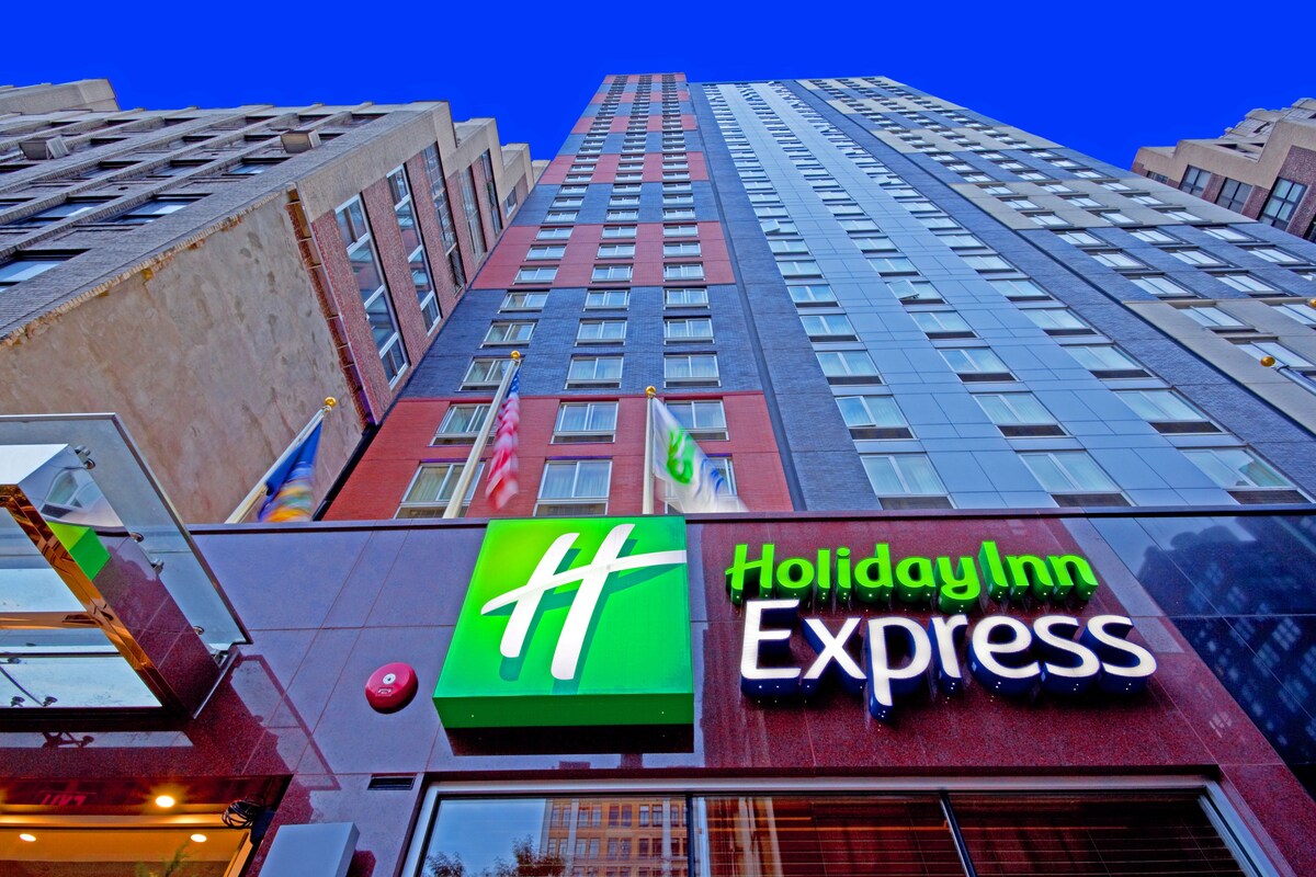 Holiday Inn Express New York City Times Square, an IHG Hotel Reviews ...