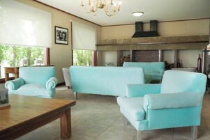 Televisor de ecrã plano de 32 polegadas com canais via satélite 