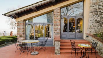 Quarto Deluxe, 1 quarto, vista para o jardim | Terraço/pátio interior