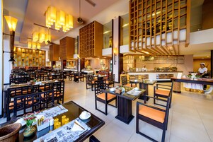 3 restaurantes, pequenos-almoços servidos, cozinha tailandesa 