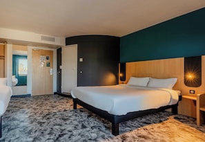Quarto Quádruplo, não fumadores | Secretária, cortinas/cortinados opacos, quartos insonorizados 