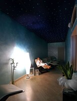 Salas para tratamentos a dois, sauna seca, banheira de hidromassagem