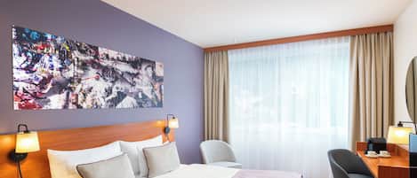 Quarto Superior | Minibar, cofre no quarto, secretária, cortinas/cortinados opacos