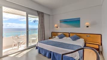 Quarto Duplo, varanda, vista para o mar | Cofre no quarto, secretária, cortinas/cortinados opacos, Wi-fi grátis
