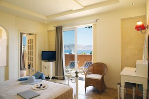 Suite Standard, 1 cama de casal e sofá-cama, não fumadores, junto à piscina | Roupa de alta qualidade, camas de colchão viscoelástico, minibar 