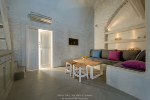 Cofres nos quartos, individualmente decorados, quartos à prova de som