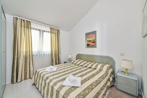 Apartamento Clássico (for 4 persons) | 2 quartos, secretária, cortinas/cortinados opacos, Wi-fi grátis 