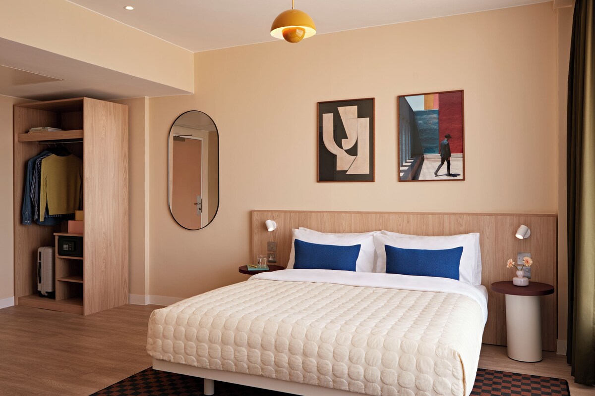 Quarto Nobre | Roupa de alta qualidade, camas de colchão viscoelástico, minibar 