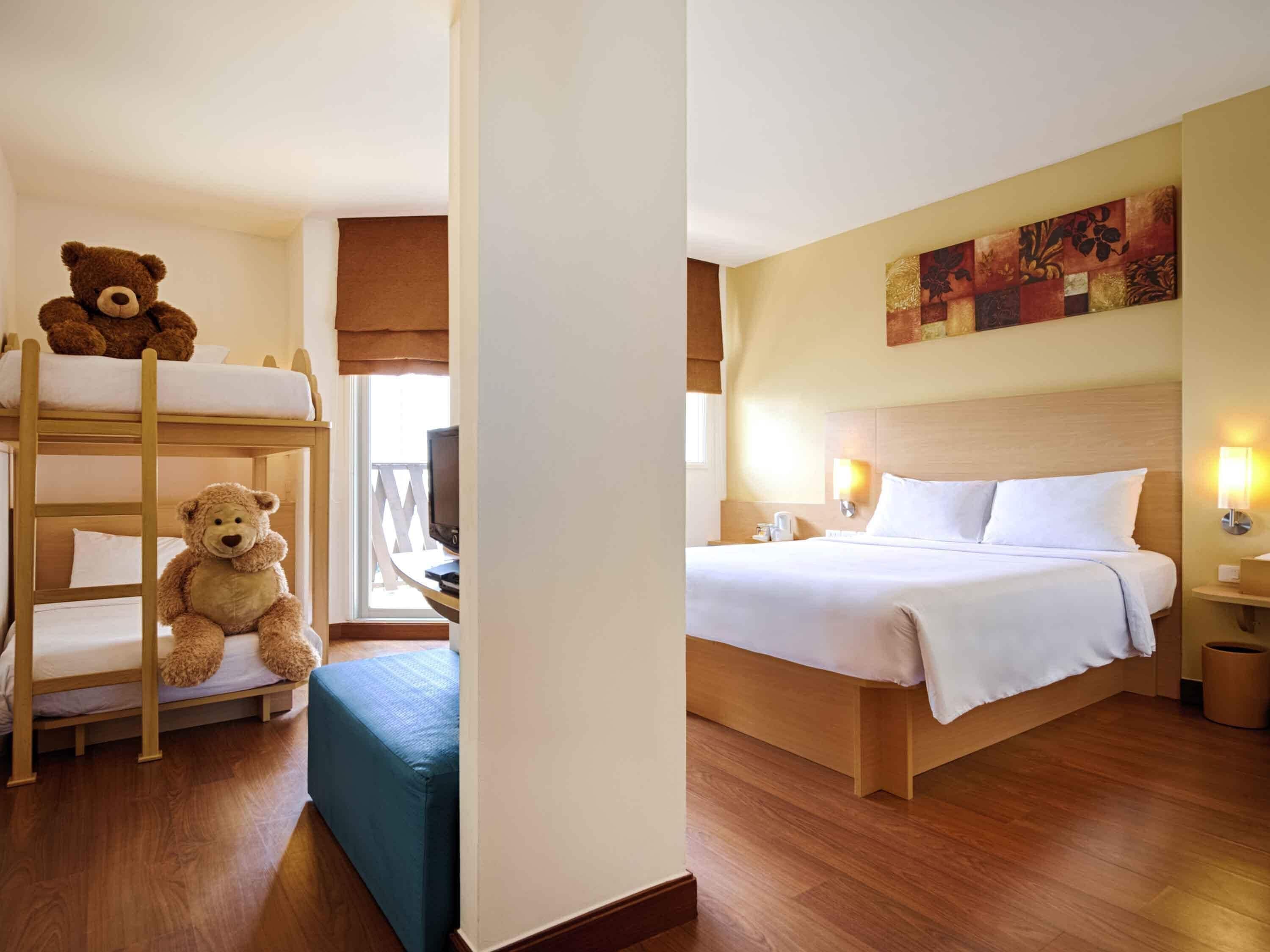 Quarto família, várias camas | Cofres nos quartos, escrivaninha, ferros/tábuas de passar roupa