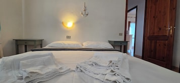 Apartamento superior, 2 quartos, 2 banheiros | Cortinas blackout, Wi-Fi de cortesia, acesso para cadeiras de rodas