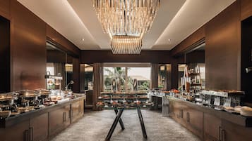 Roupas de cama premium, frigobar, cofres nos quartos, escrivaninha