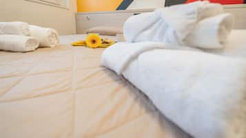 Quarto triplo | Frigobar, cofres nos quartos, individualmente decorados