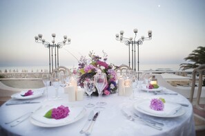 Cozinha mediterrânica, com vista para o oceano 