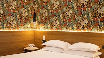 Suite, varanda | 2 quartos, edredões de penas, com decoração personalizada