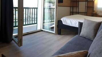 Com decoração personalizada, com mobília individualizada, secretária