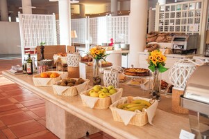 Café da manhã continental grátis todos os dias