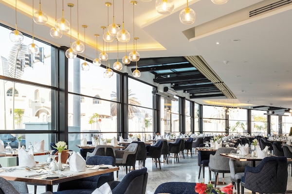 Pequenos-almoços, almoços, jantares servidos, cozinha internacional