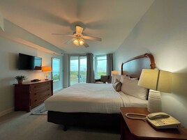 Apartamento Standard em Condomínio Fechado, 2 quartos, vista parcial para o oceano | Cofre com capacidade para portátil, ferro/tábua de engomar 