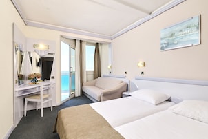 Classic room with balcony, Sea view - Extra bed | Secretária, cortinas/cortinados opacos, Wi-fi grátis