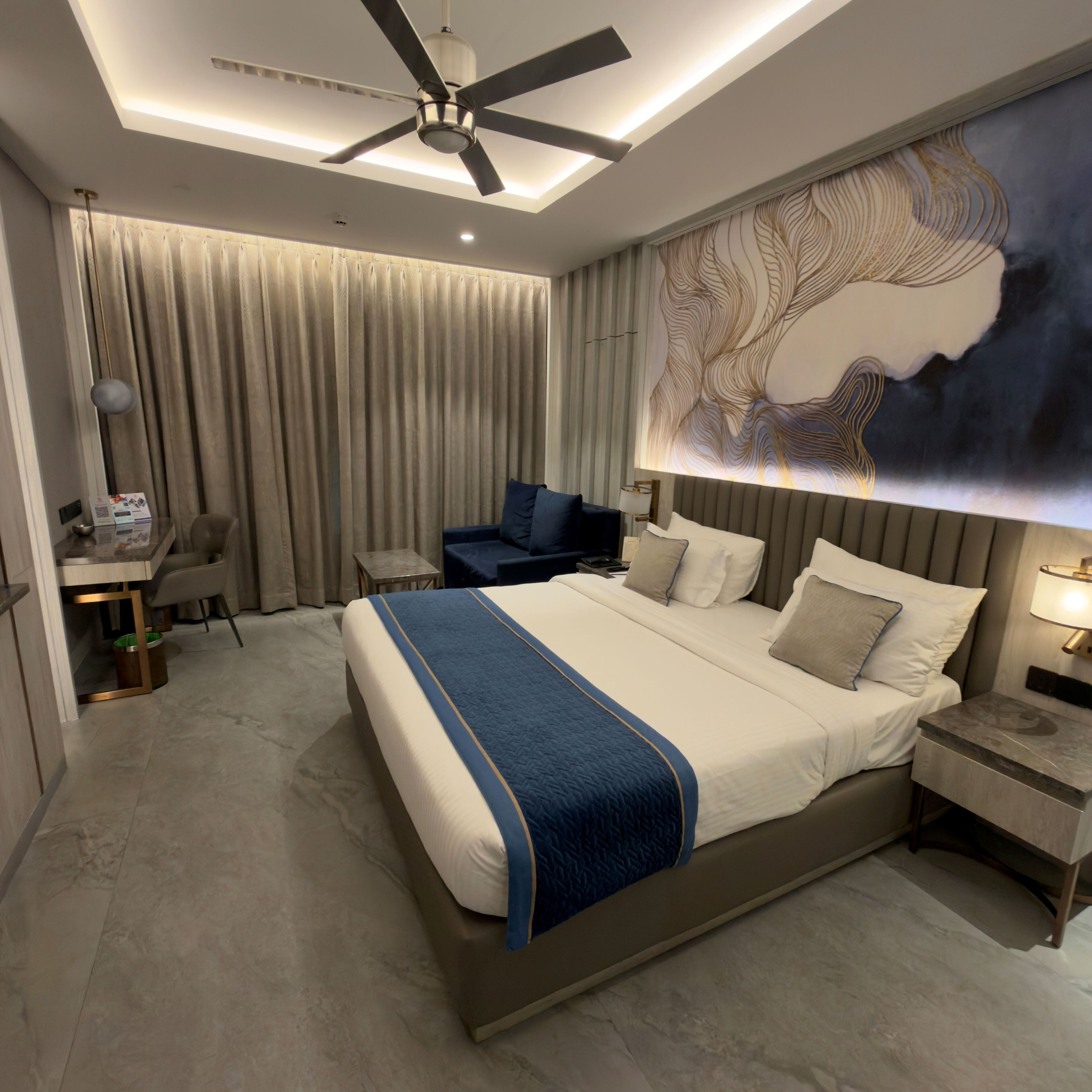 Quarto Clássico | Roupa de alta qualidade, camas de colchão Select Comfort, minibar 