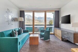 Apartamento, 1 quarto | Sala de estar | Televisor de ecrã plano de 32 polegadas com canais por cabo, televisor 