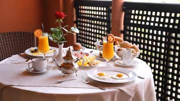 3 restaurantes, café da manhã, culinária marroquina