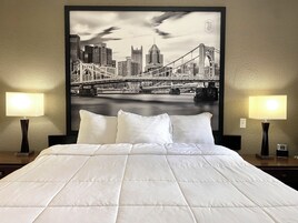 Secretária, secretária adequada para computadores portáteis 