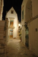 Fachada do alojamento (tarde/noite)