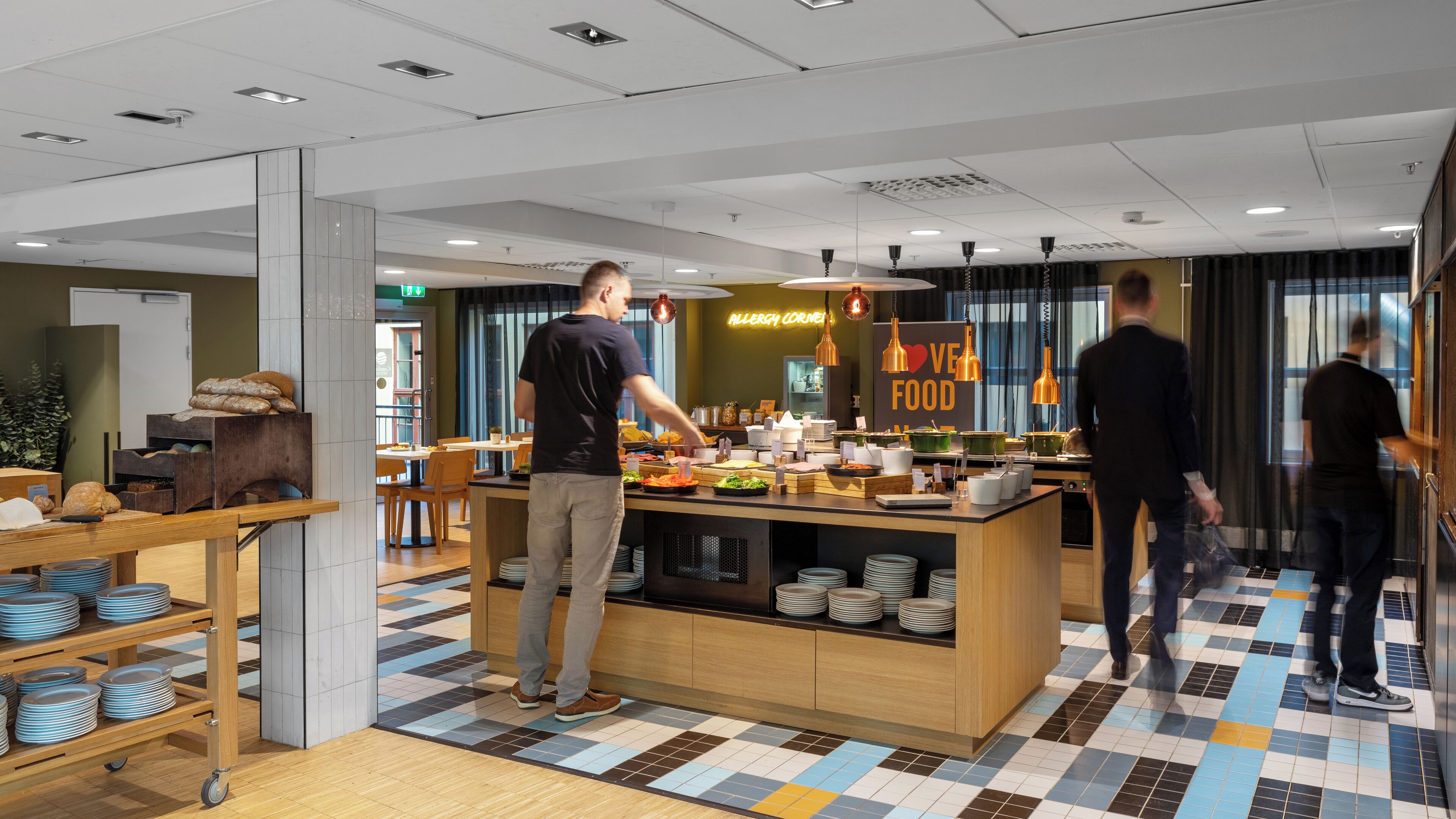 Pequeno-almoço tipo buffet diário mediante uma taxa 