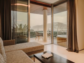 Suíte estúdio grand, vista para o mar, no canto | Roupas de cama antialérgicas, cofres nos quartos, escrivaninha