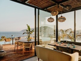 2 restaurantes, pequenos-almoços servidos, cozinha mediterrânica 