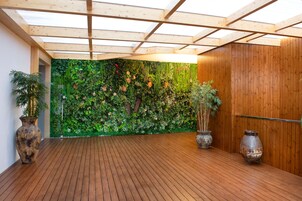 Sauna, banheira de hidromassagem, hammam, tratamentos corporais