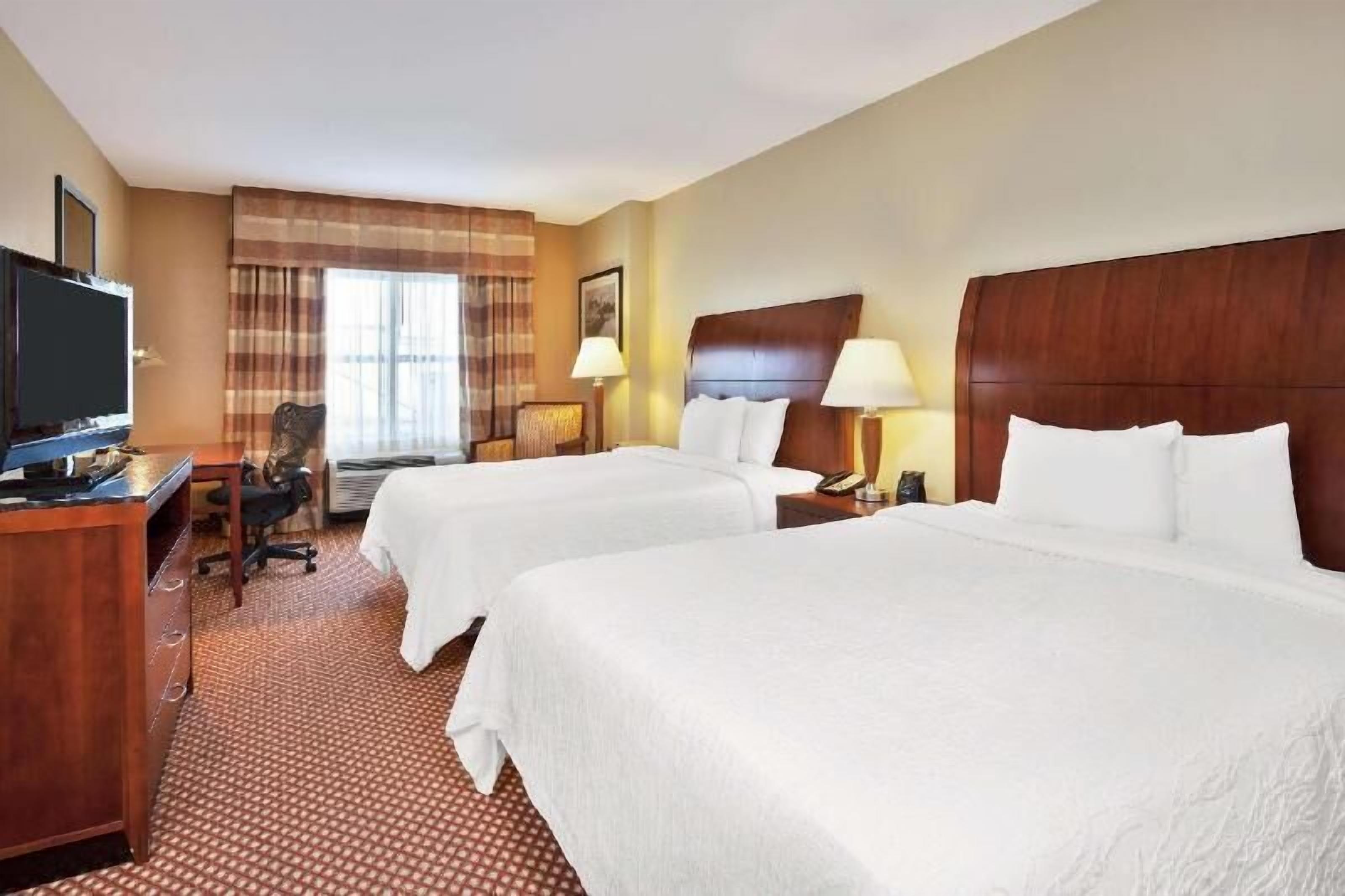 Roupas de cama premium, cofres nos quartos, individualmente decorados