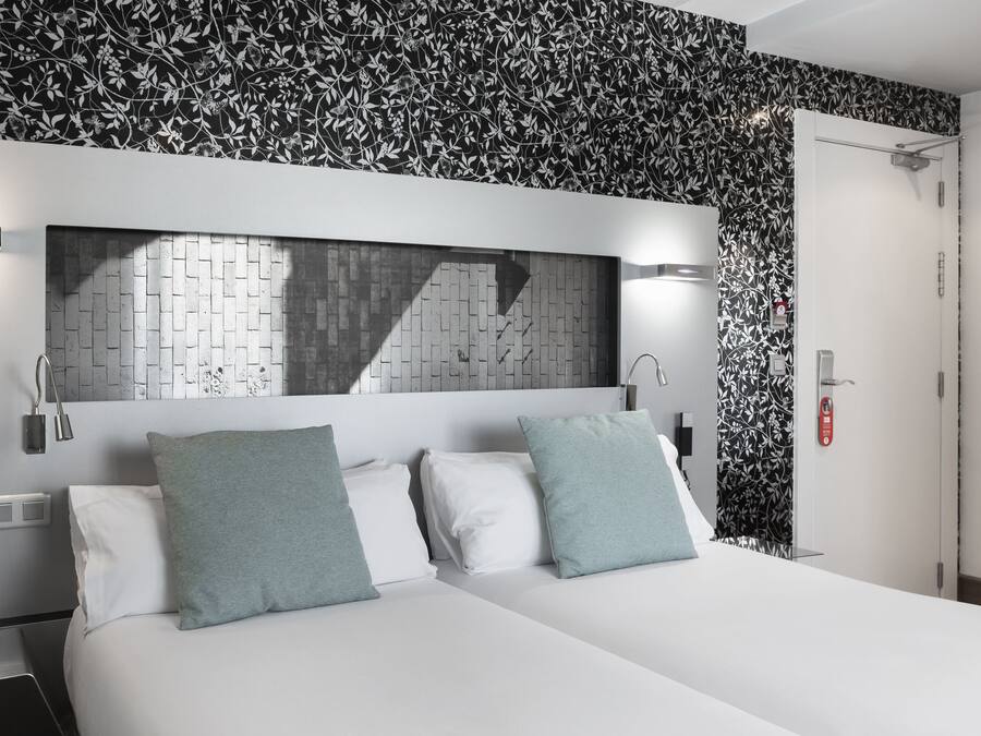 Quarto Quádruplo Superior, terraço | Minibar, cofre no quarto, secretária, cortinas/cortinados opacos