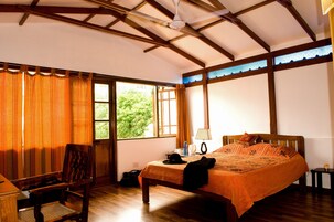 Casa de Campo Deluxe | Cofre no quarto, secretária, ferro/tábua de engomar, Wi-fi grátis 
