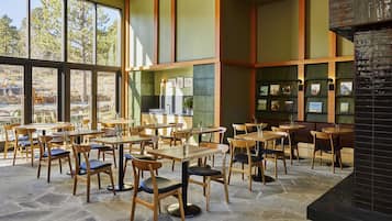 Pequenos-almoços servidos, cozinha mexicana, com vista para o jardim