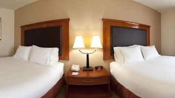 Roupas de cama premium, escrivaninha, cortinas blackout