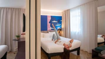 Suite Standard, 2 camas de casal, quartos comunicantes | Roupa de alta qualidade, cofre no quarto, secretária