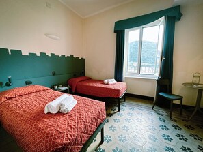 Quarto Duplo | Cofre no quarto, secretária, cortinas/cortinados opacos, Wi-fi grátis 