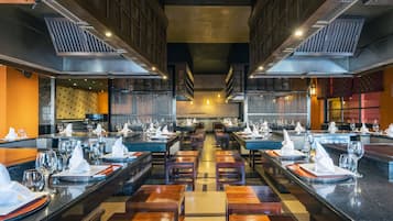 4 restaurantes, pequenos-almoços servidos, cozinha internacional
