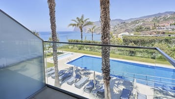 Quarto duplo, vista para a piscina | 1 quarto, escrivaninha, quartos à prova de som, Wi-Fi de cortesia