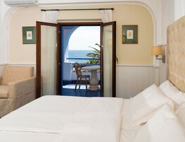 Quarto Duplo, vista para o mar | Secretária, acesso para cadeira de rodas 