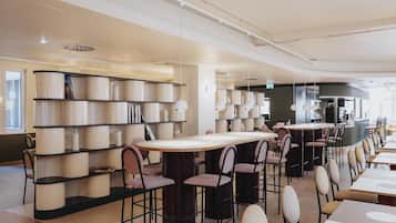 Pequeno-almoço tipo buffet diário (17.9 EUR por pessoa)