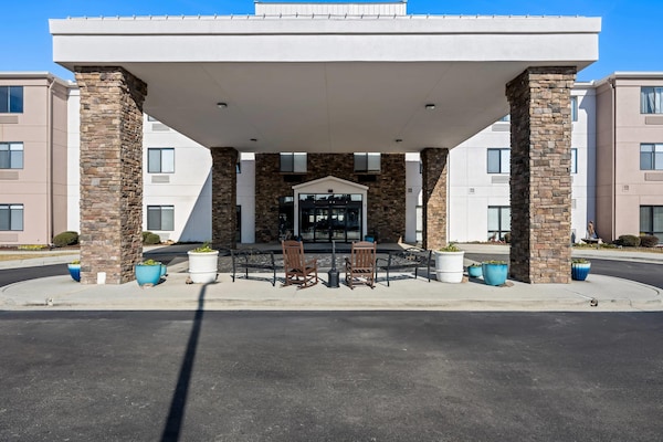 Comfort Suites Cullman I-65 Exit 310 - Cullman, AL