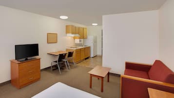 Quarto Standard, 1 cama de casal, acessível, não fumadores (Bathtub) | Secretária, secretária adequada para computadores portáteis